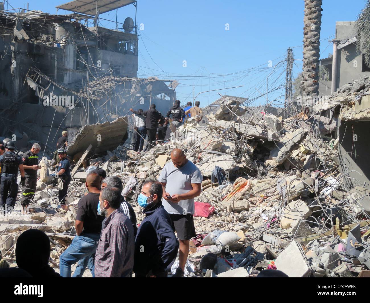 Beirut, Lebanon. 22nd Oct, 2024. Rescuers at work in Jnah, near Rafic ...