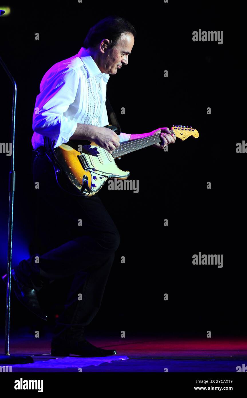 Milan Italy 11/04/2008: Dodi Battaglia,guitarist of the Italian rock ...