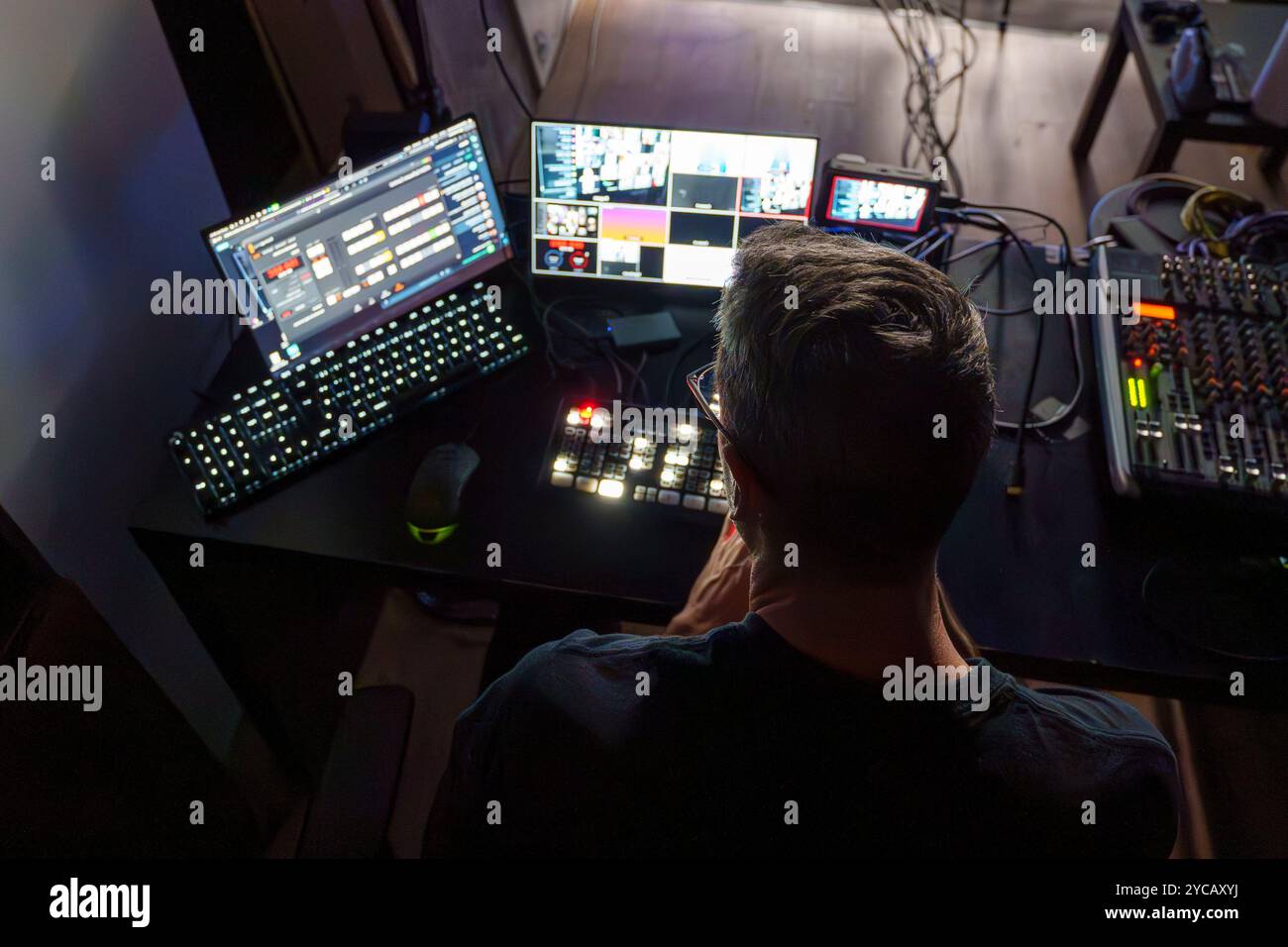 Digital managing editor hi-res stock photography and images - Alamy