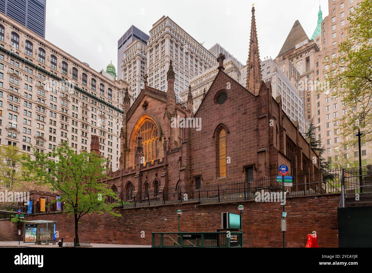 Trinity Church in Lower Manhattan, New York, USA Stock Photo - Alamy