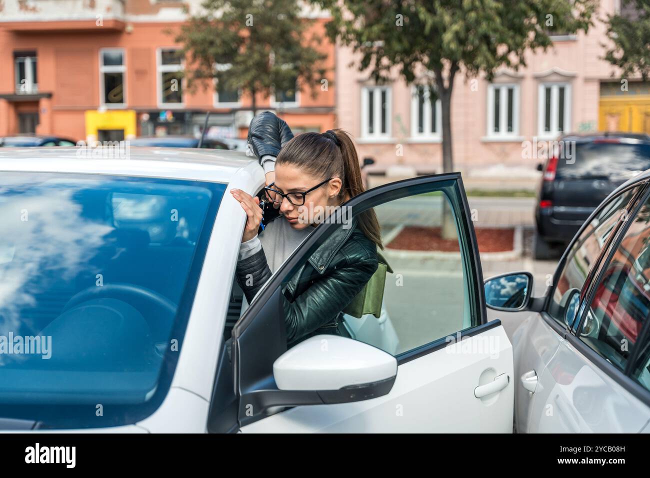 Space between cars hi-res stock photography and images - Alamy