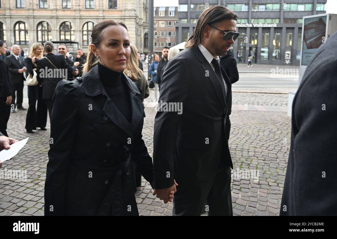 Bremen, Germany. 22nd Oct, 2024. Tim Wiese, former Werder goalkeeper ...