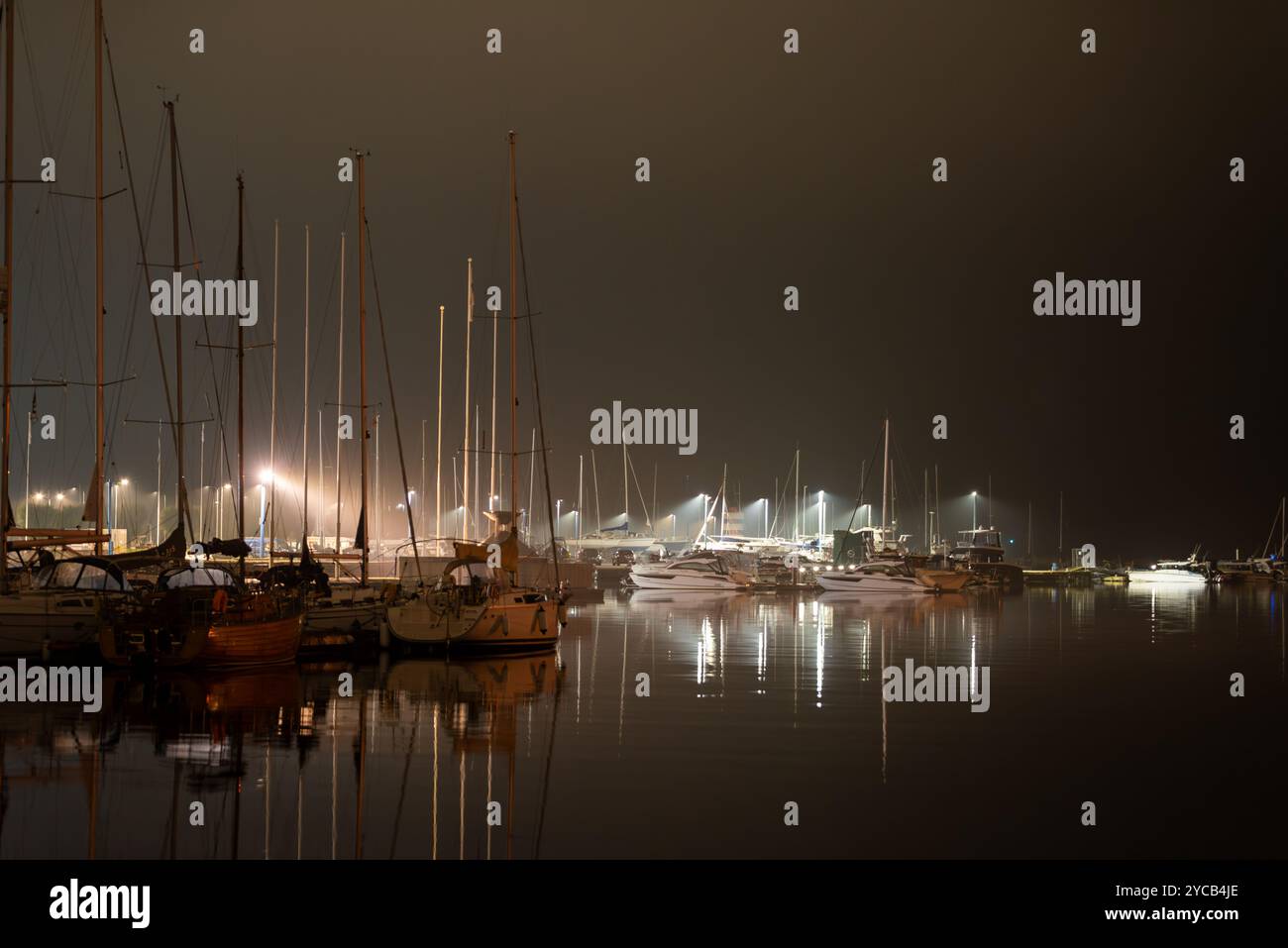 Coastal night scene hi-res stock photography and images - Alamy