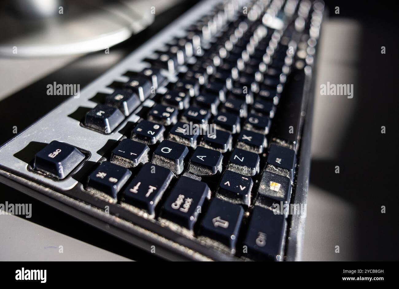 Dirt and dust on a computer keyboard in an office Stock Photo - Alamy