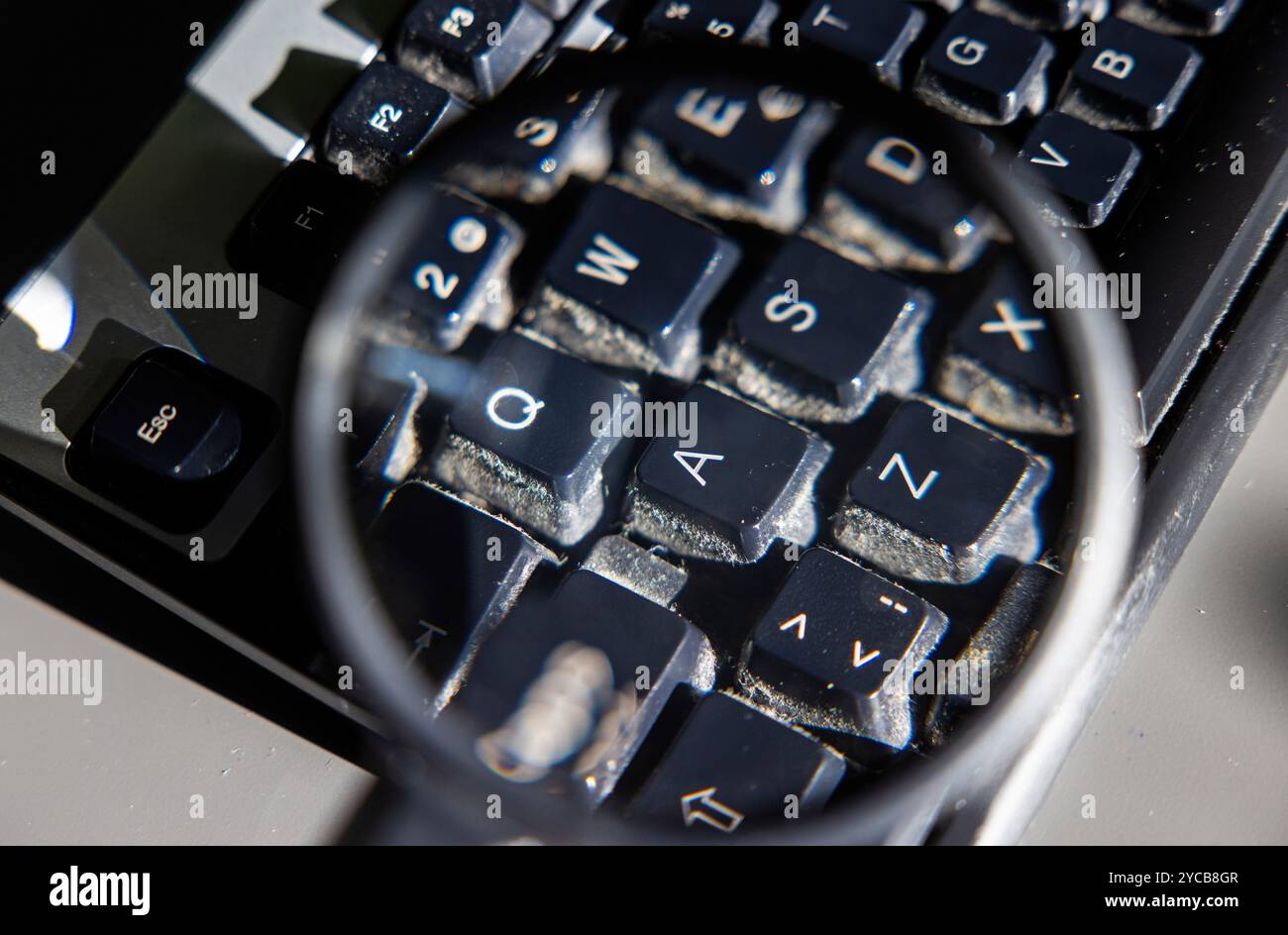 Dirt and dust on a computer keyboard in an office Stock Photo - Alamy