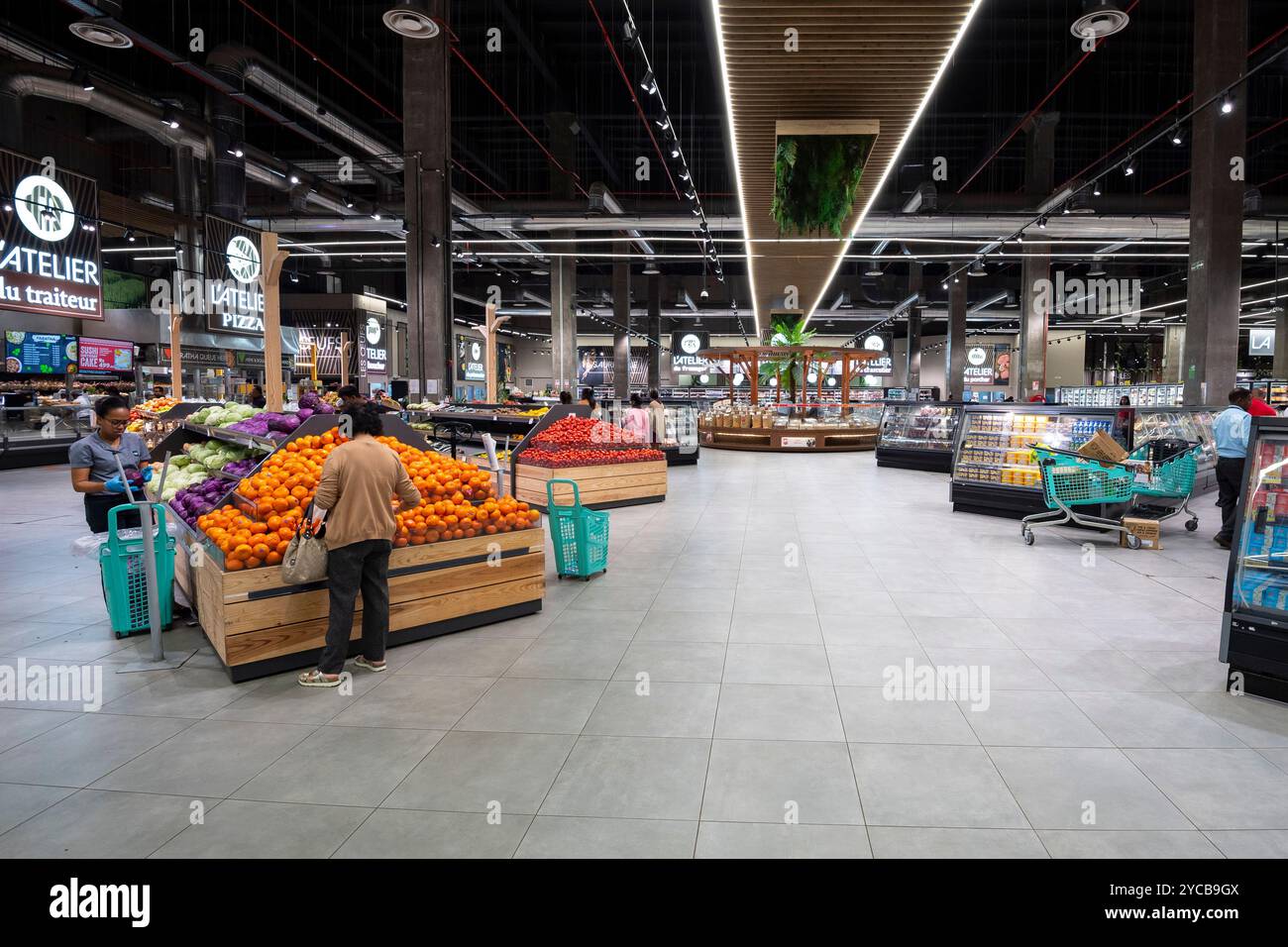 Winners supermarket, Tribeca Mall, shopping center, huge, gigantic ...