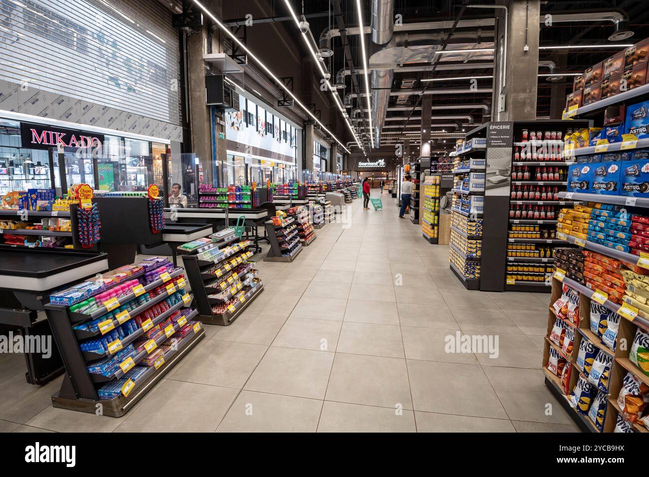 Winners supermarket, 30 checkouts, Tribeca Mall, shopping center, huge ...