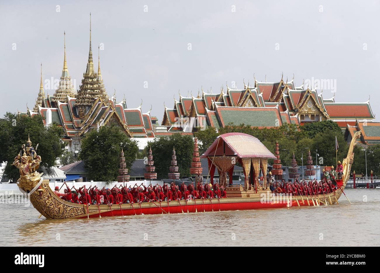 Bangkok, Thailand. 22nd Oct, 2024. Thai oarsmen row royal barges during ...