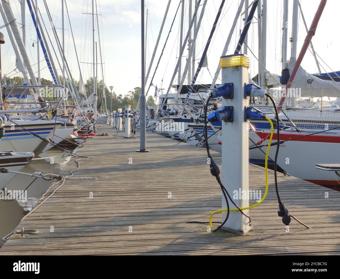 Charging and water station for boats, electrical outlets to charge ...