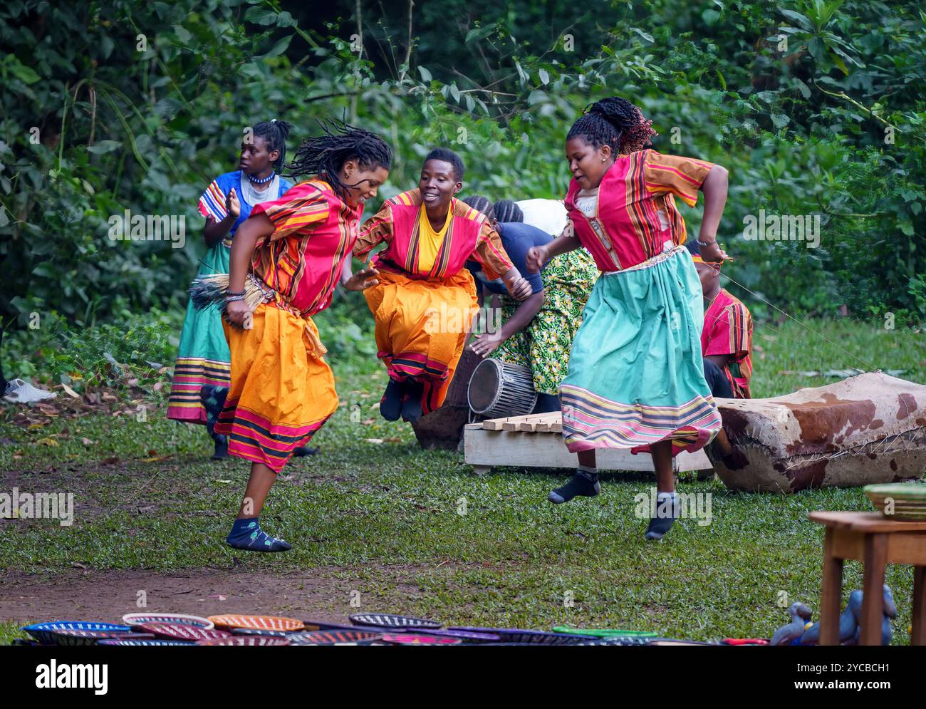 Traditional dances indigenous people hi-res stock photography and ...