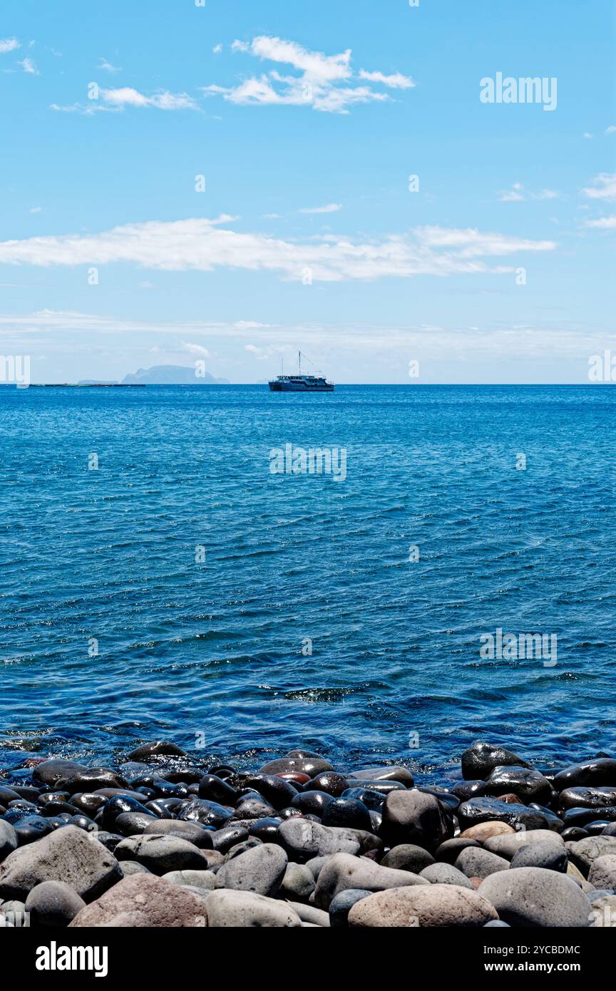 Gleaming pebbles hi-res stock photography and images - Alamy