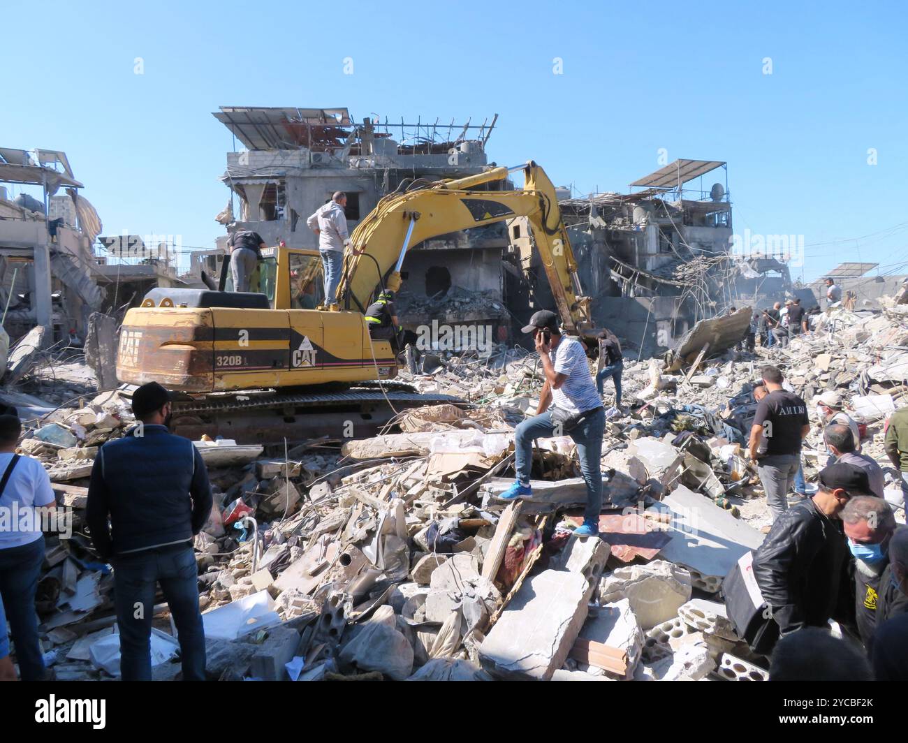 Lebanon dahye displaced families beirut war israeli bombing is hi-res ...