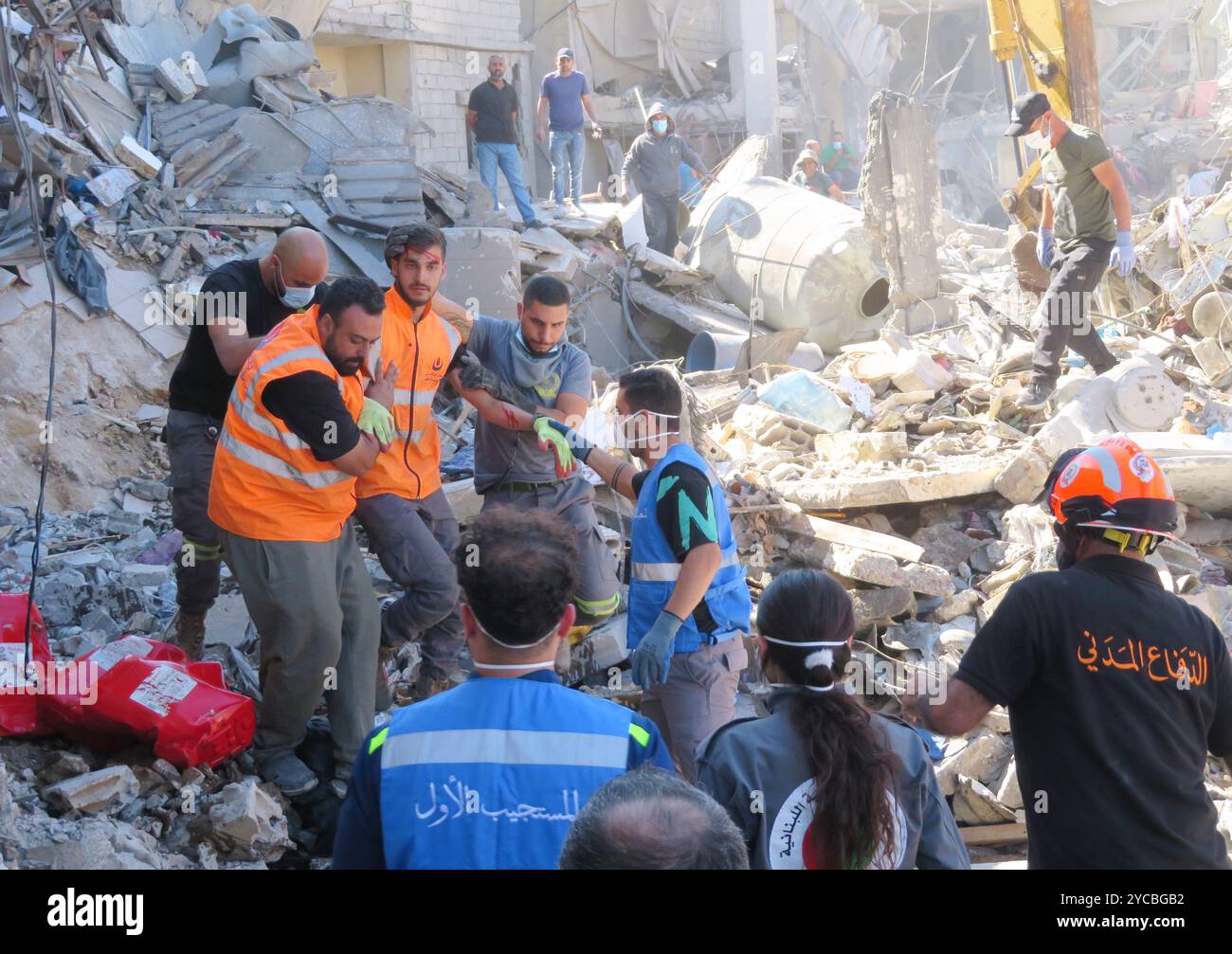 Lebanon dahye displaced families beirut war israeli bombing is hi-res ...