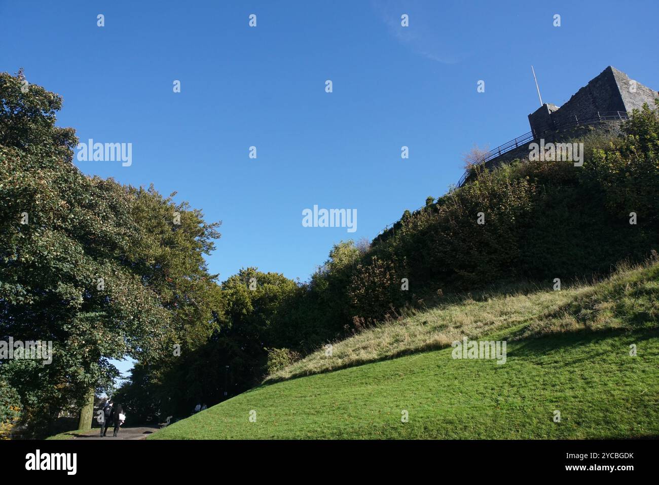 Lancashire clitheroe castle autumn hi-res stock photography and images ...