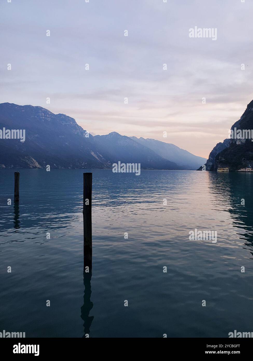 Tramonto sul lago di garda hi-res stock photography and images - Alamy