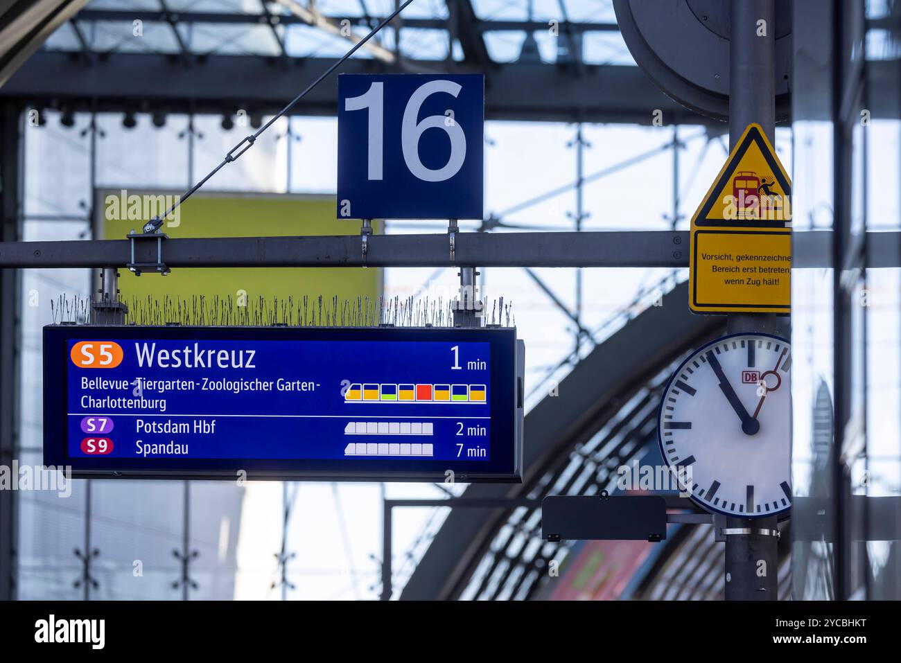 Wagen bahn hi-res stock photography and images - Alamy