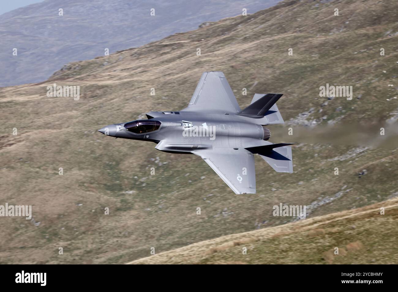 Low level flying wales usaf f 35 hi-res stock photography and images ...