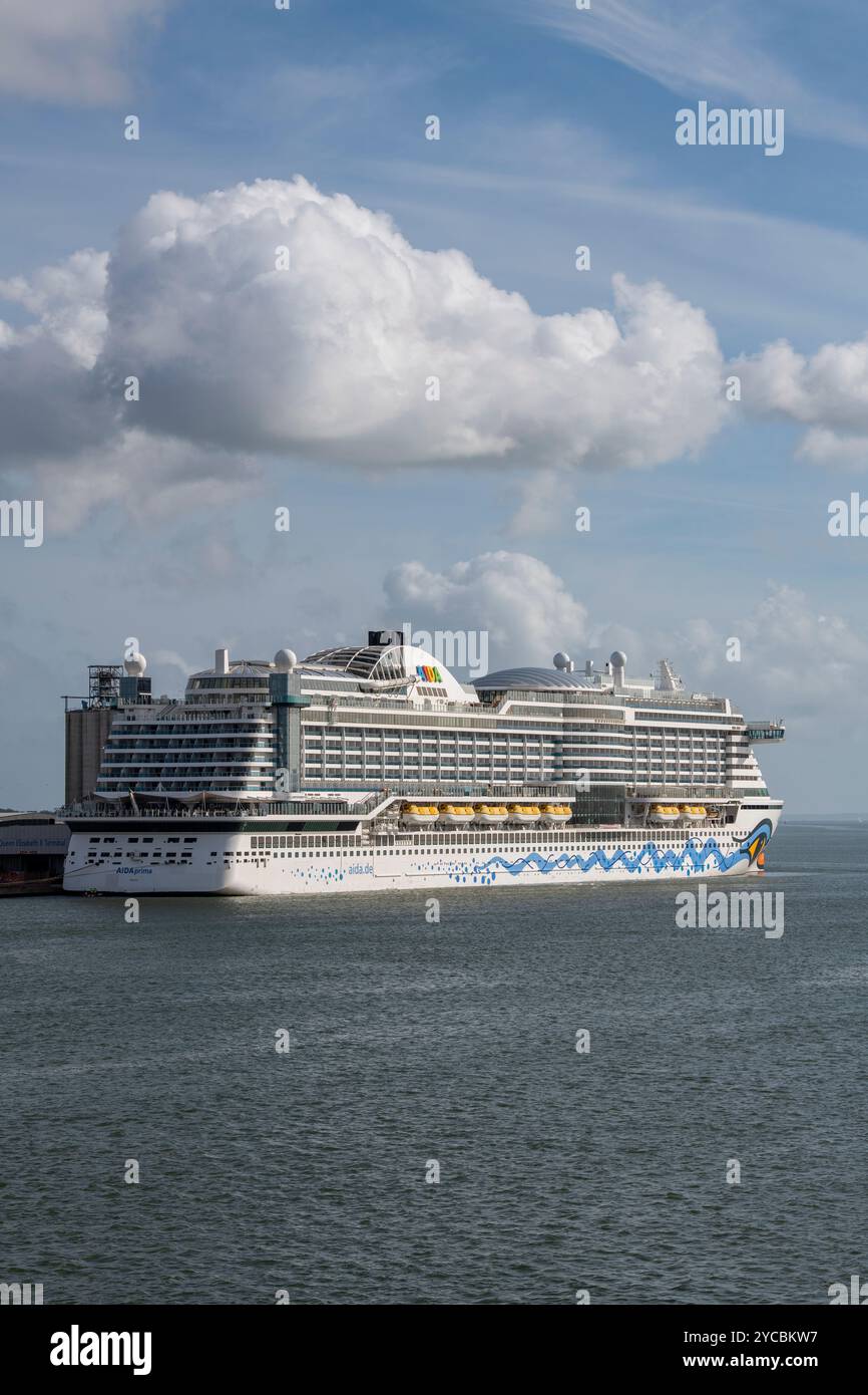 Aida Prima cruise operated by Carnival cruises cruise liner ship ...