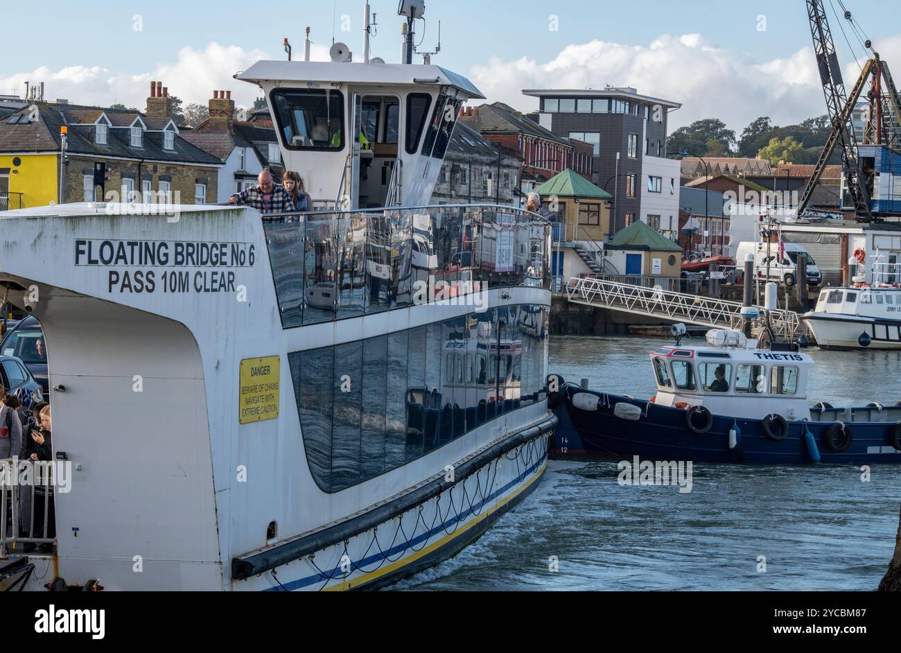 the floating bridge or chain ferry between East Cowes and West Cowes on ...
