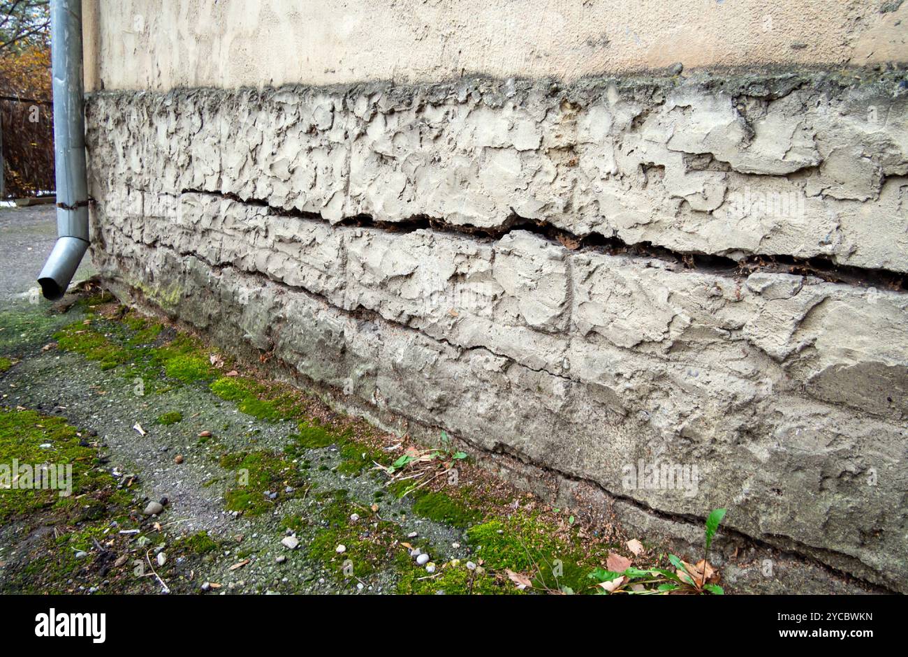 Bad house foundation hi-res stock photography and images - Alamy