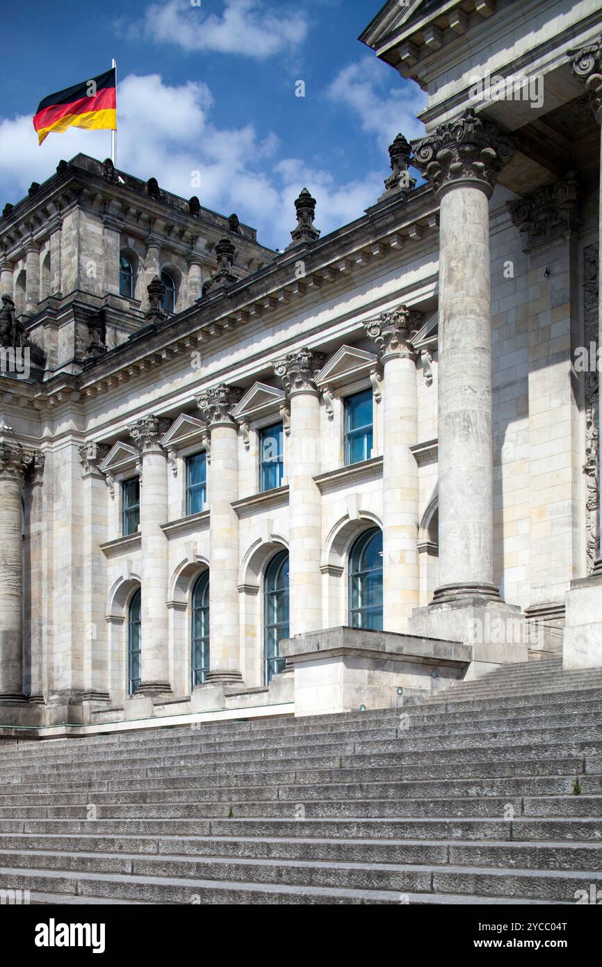 Visitors admire the impressive colonnade of the Reichstag building in ...