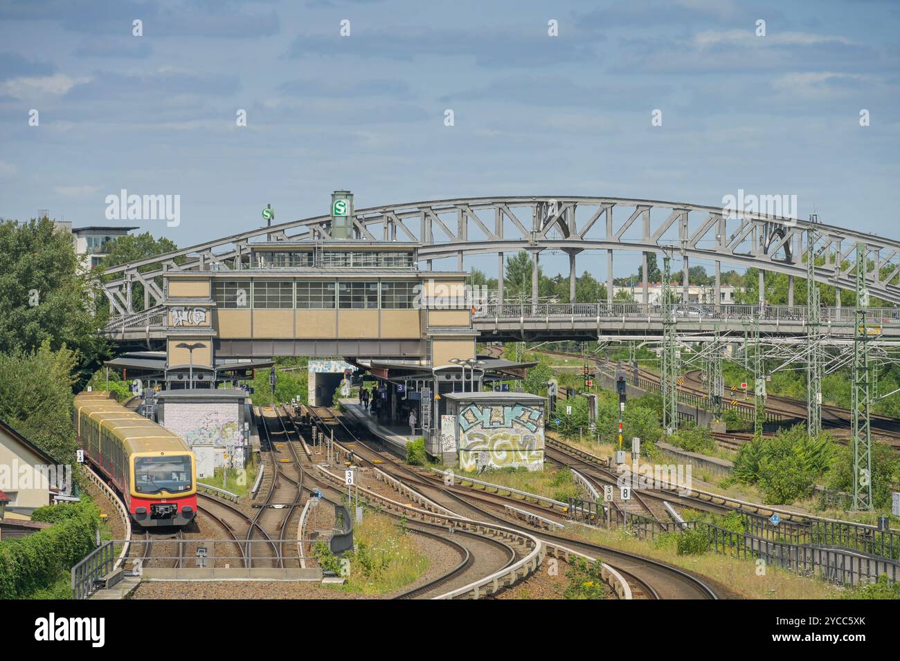 S2 am S-Bahnhof Bornholmer Straße, Mitte, Berlin, Deutschland Stock ...