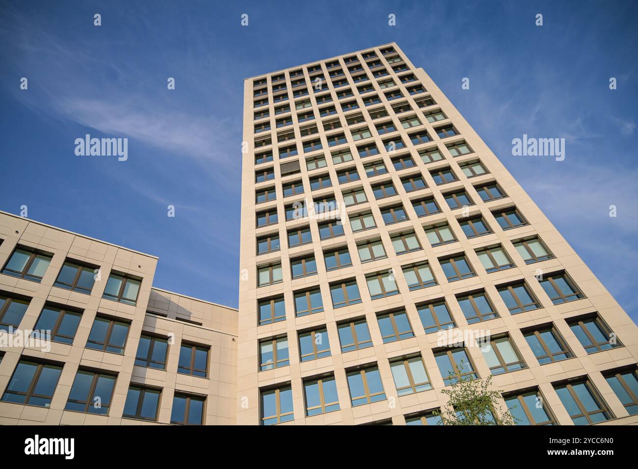 Hochhaus, Wohnungsbaugesellschaft HOWOGE, Stefan-Heym-Platz ...