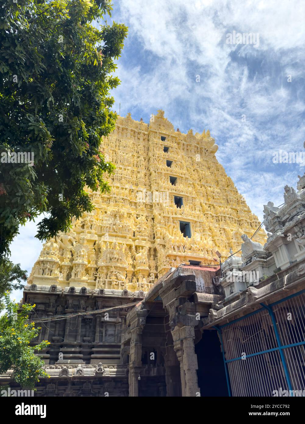 Gateway tower of the Thanumalayan Temple, also called Sthanumalayan ...