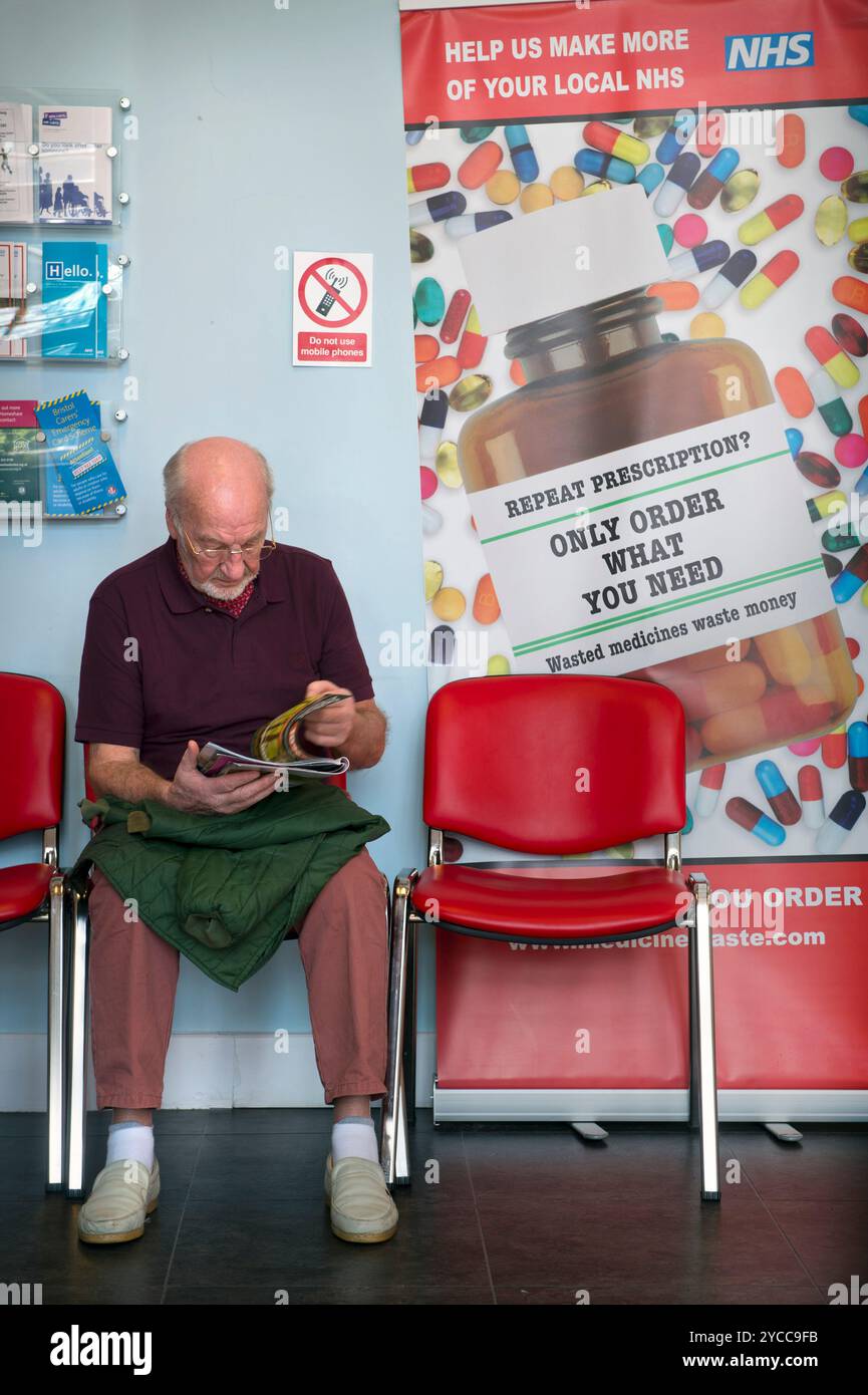 Nhs doctors hi-res stock photography and images - Alamy