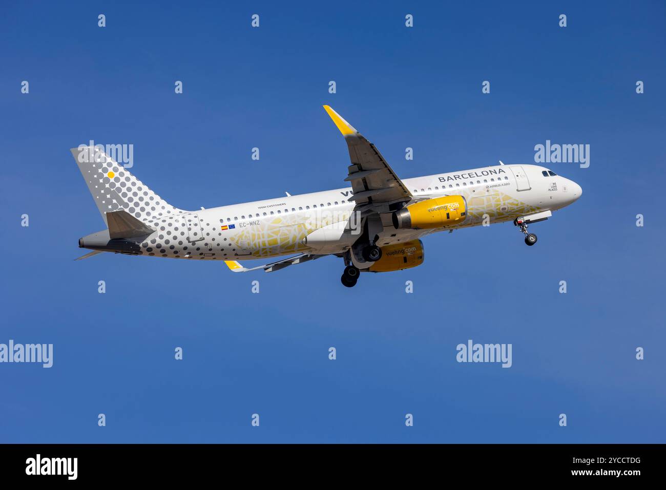 Vueling Airlines Airbus A320-232 (REG: EC-MNZ) in the special color ...