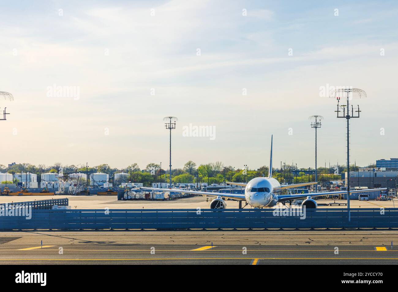 Airplane taxis down runway at Newark Liberty International Airport (EWR ...