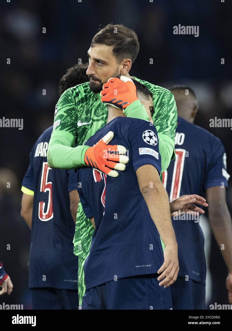PARIS - (l-r) Paris Saint-Germain goalkeeper Gianluigi Donnarumma ...