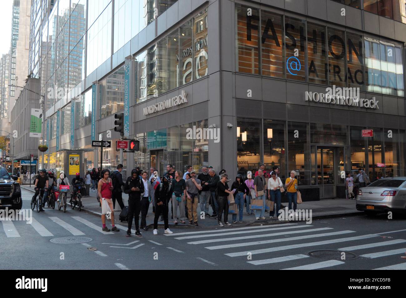 People walk down the street in Manhattan, New York City Stock Photo - Alamy