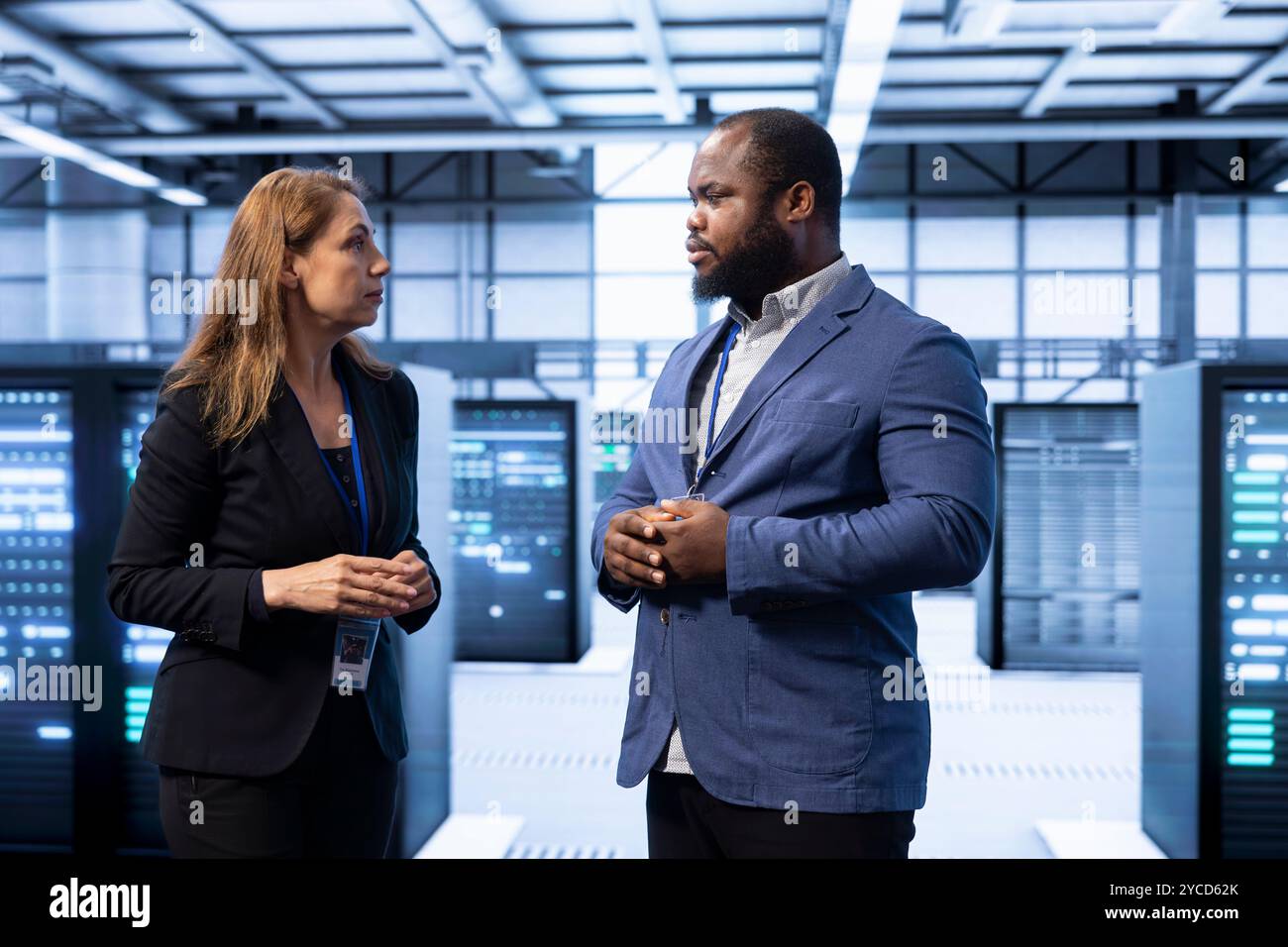 Data center teamworking colleagues hi-res stock photography and images - Alamy