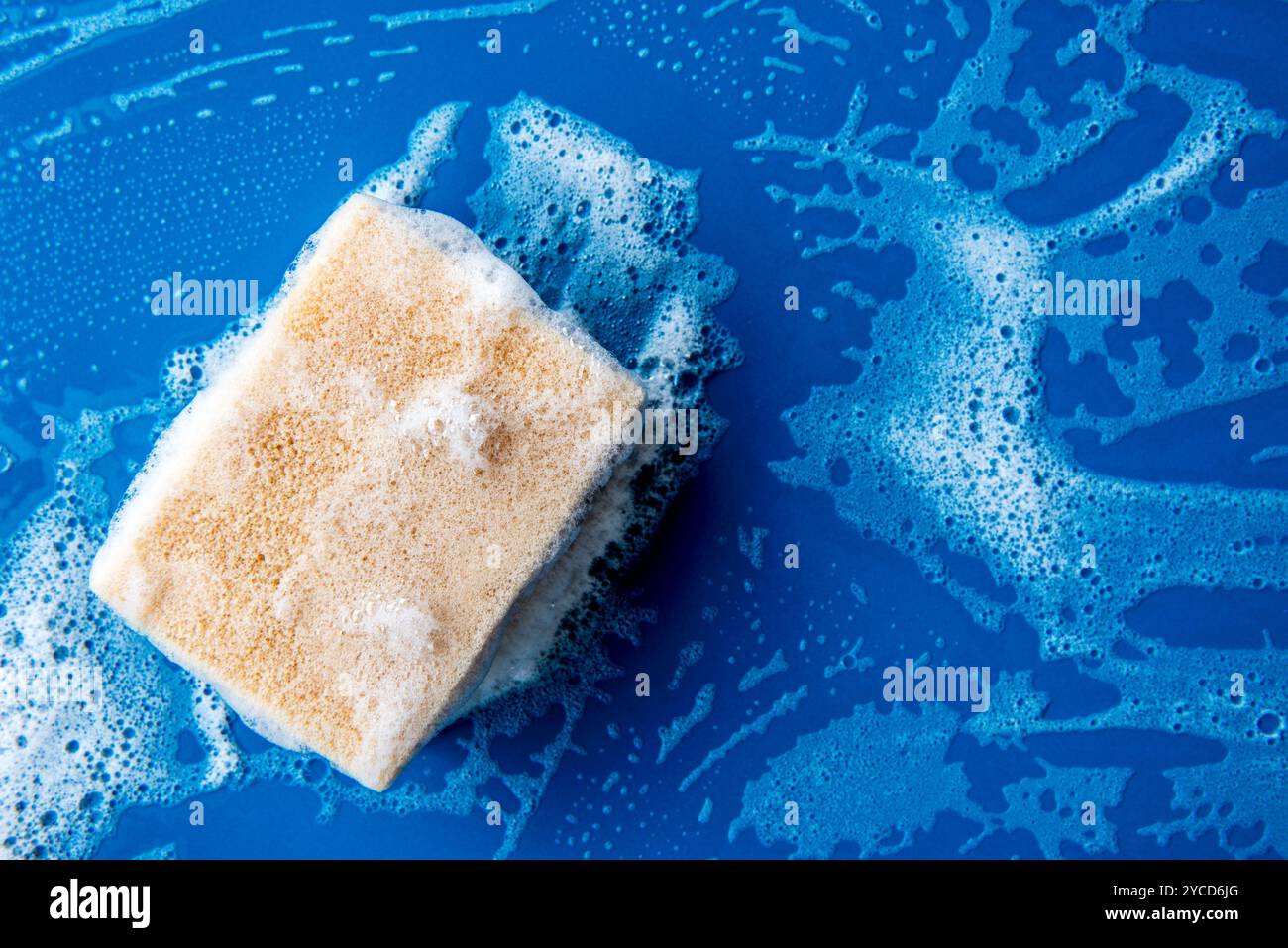 foam sponge for washing dishes lon blue ceramic table with copy space ...