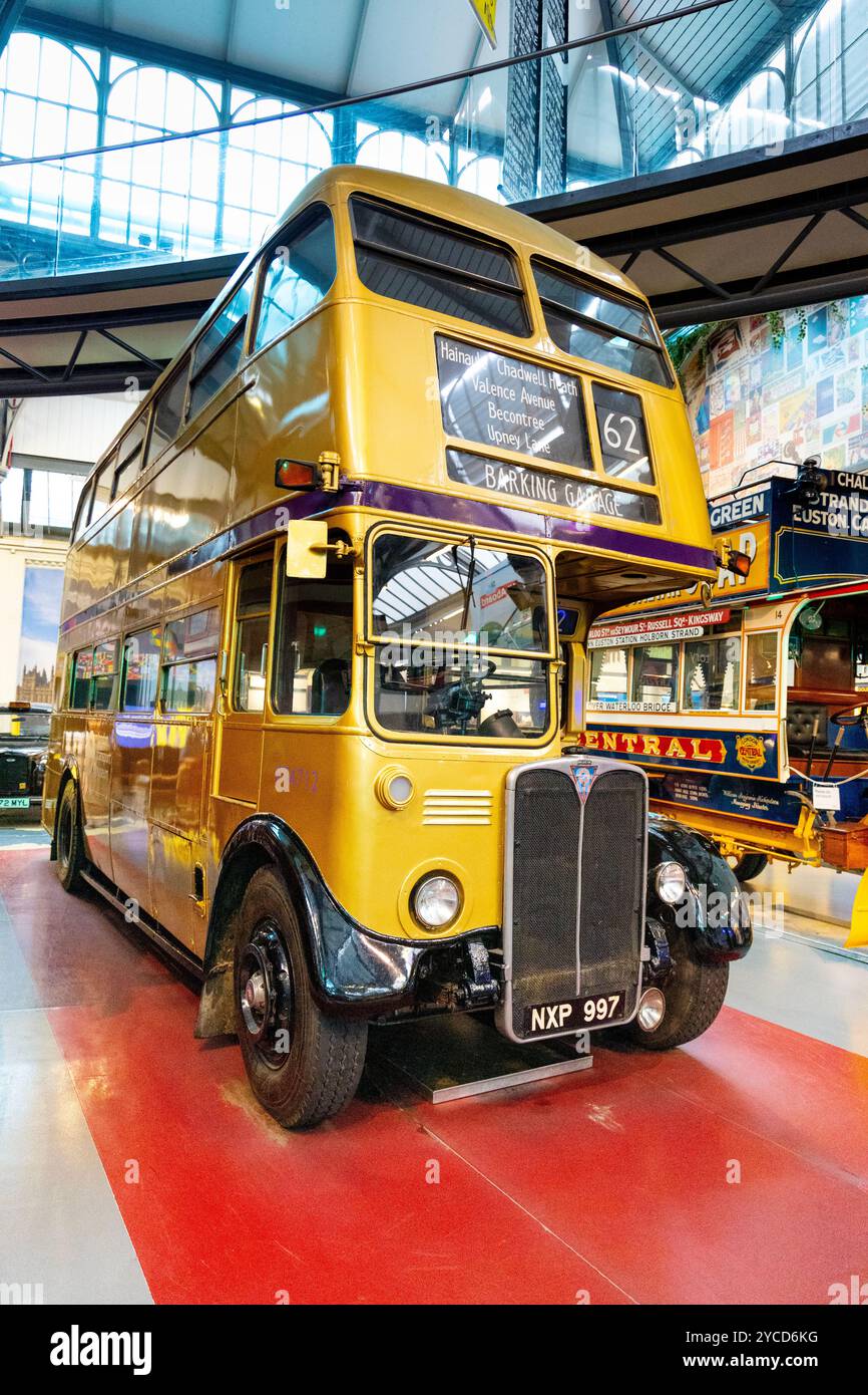 London rt bus hi-res stock photography and images - Alamy