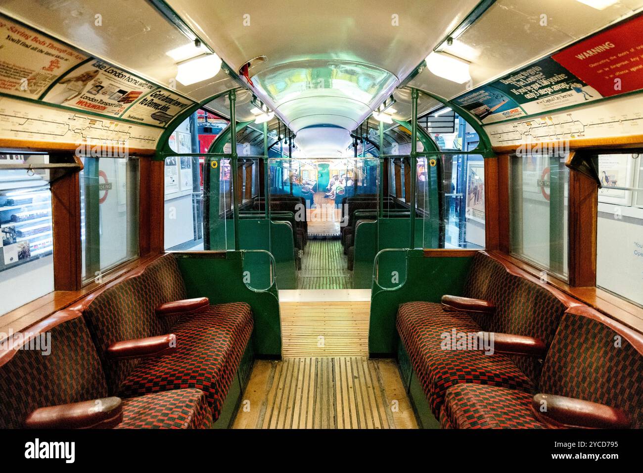 Train travel 1930s hi-res stock photography and images - Alamy