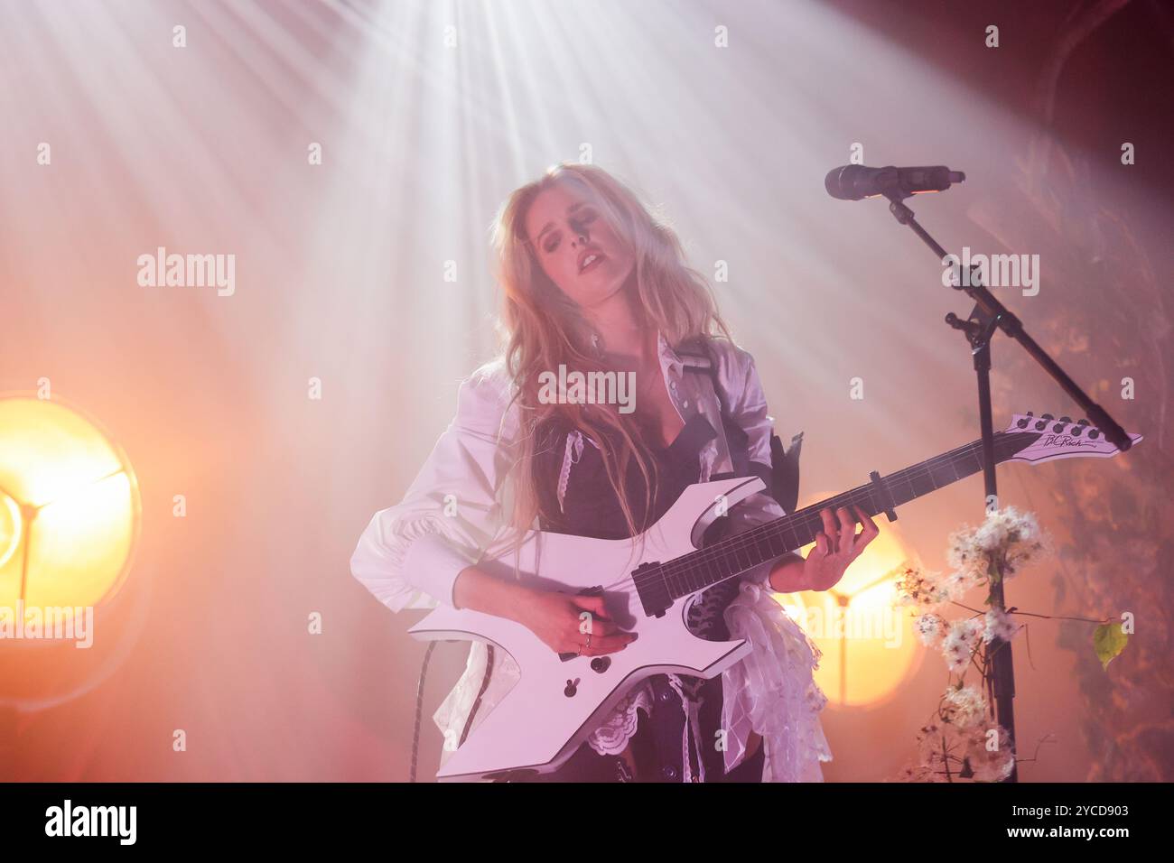 Laurel london singer hi-res stock photography and images - Alamy