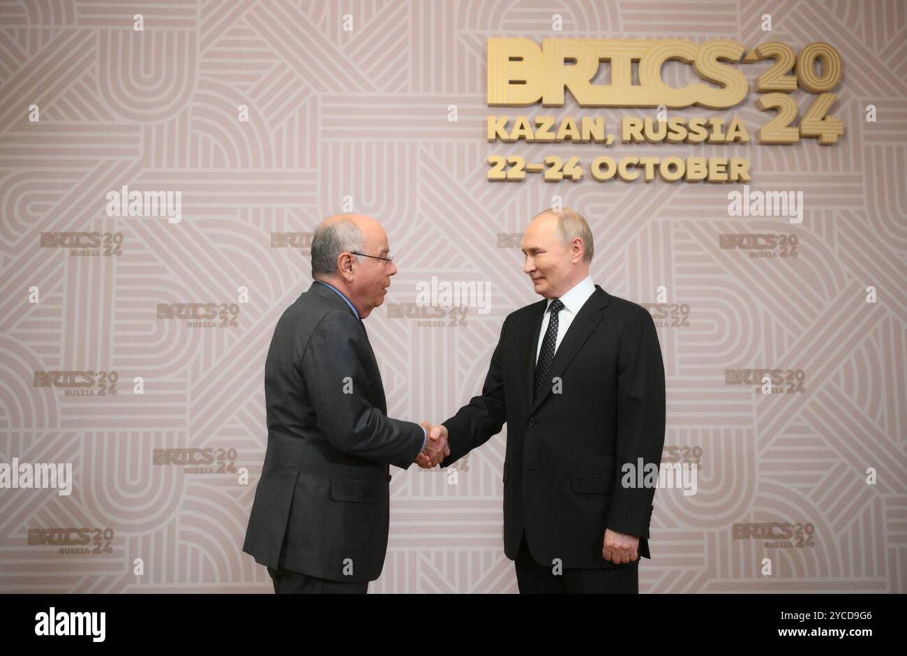 Kazan, Russia. 22nd Oct, 2024. Russian President Vladimir Putin, right ...