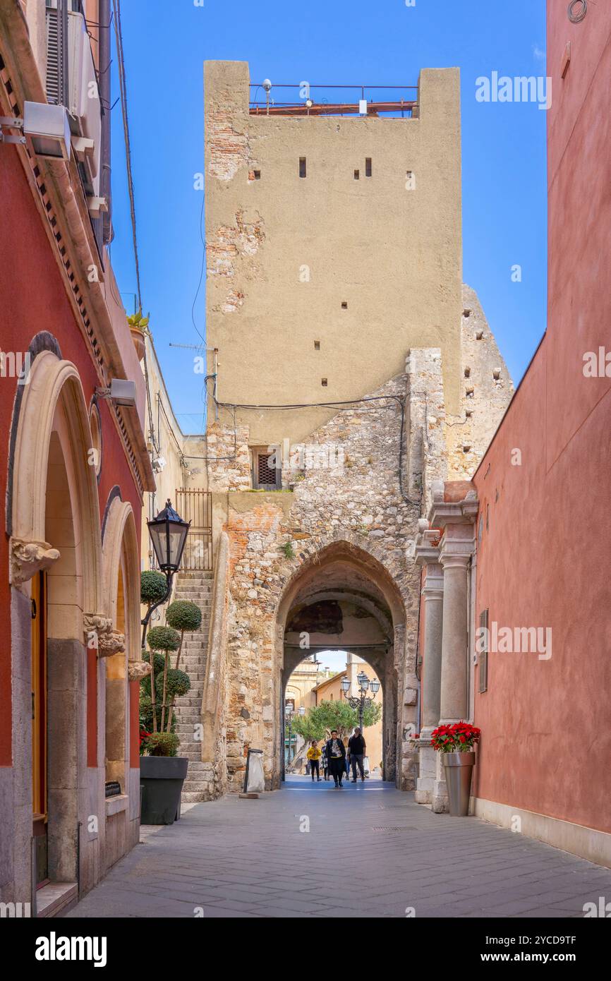 Messina gate hi-res stock photography and images - Alamy