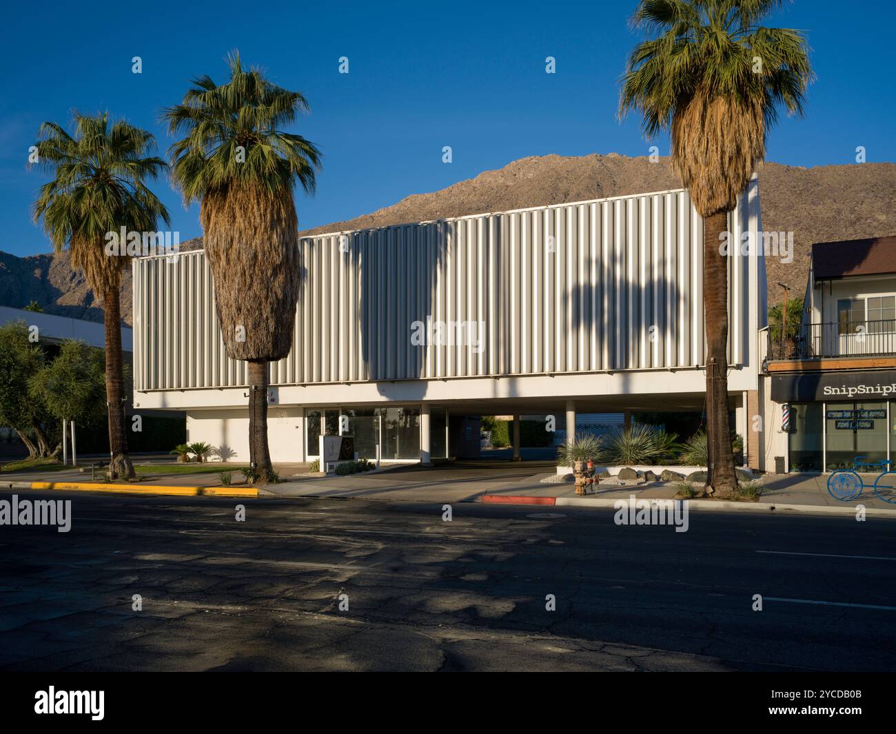 Palm springs architecture mid century hi-res stock photography and ...
