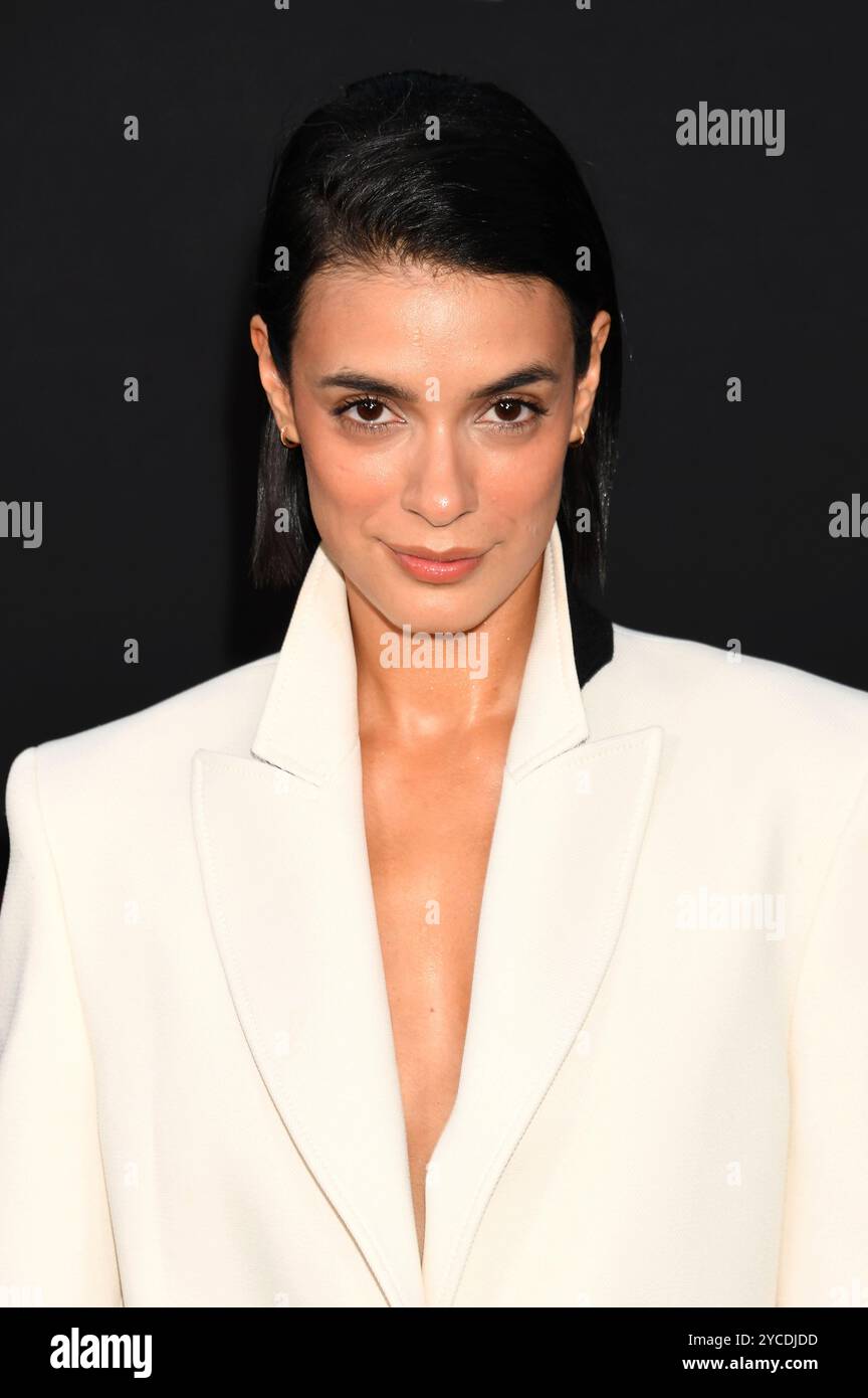 LOS ANGELES, CALIFORNIA - OCTOBER 21: Laysla De Oliveira attends the ...