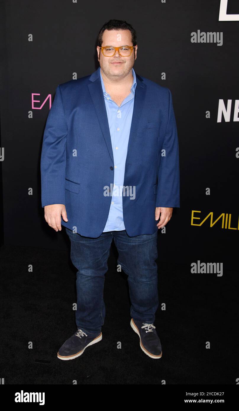 LOS ANGELES, CALIFORNIA - OCTOBER 21: Josh Gad attends the Los Angeles ...