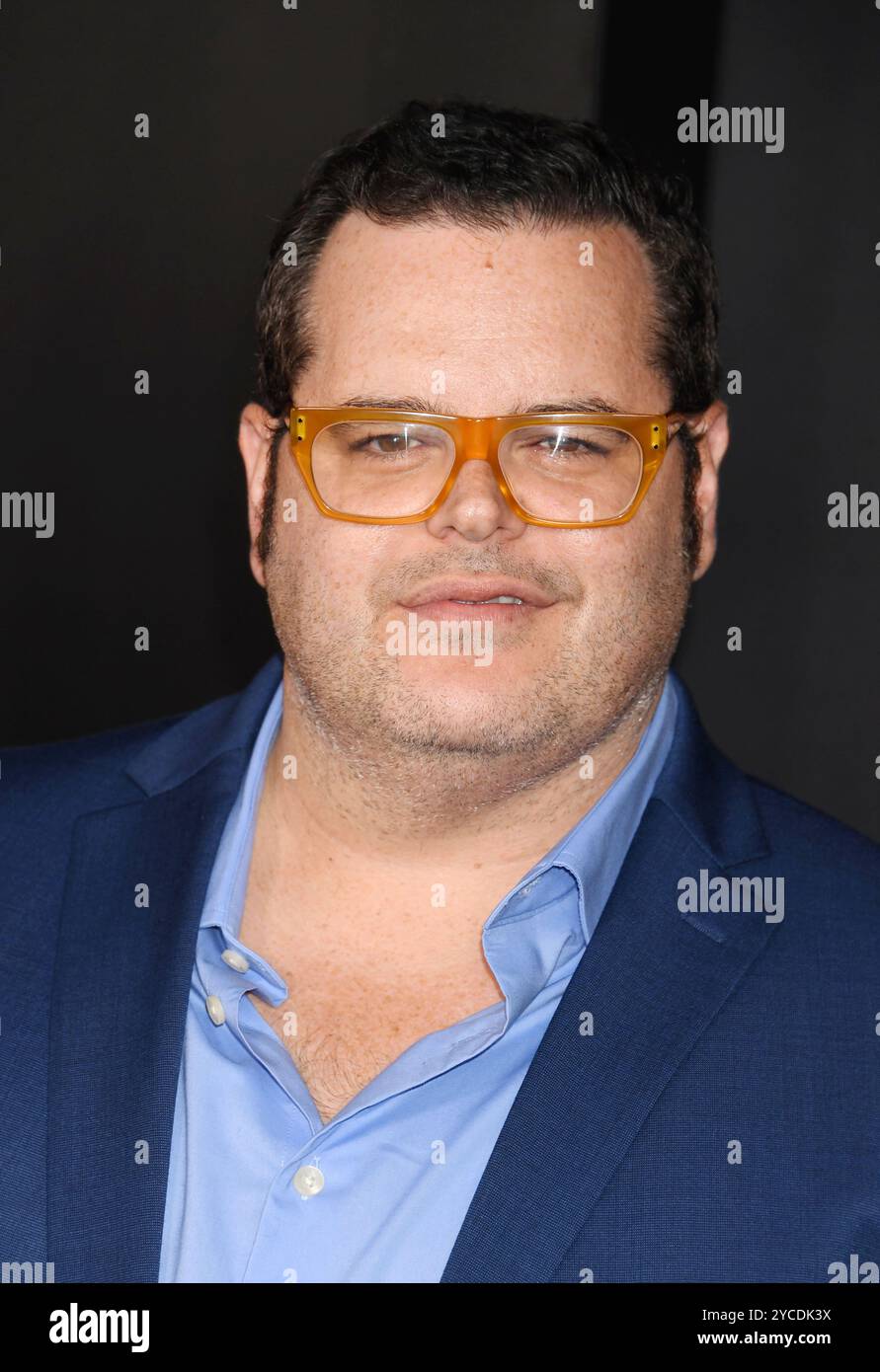 LOS ANGELES, CALIFORNIA - OCTOBER 21: Josh Gad attends the Los Angeles ...