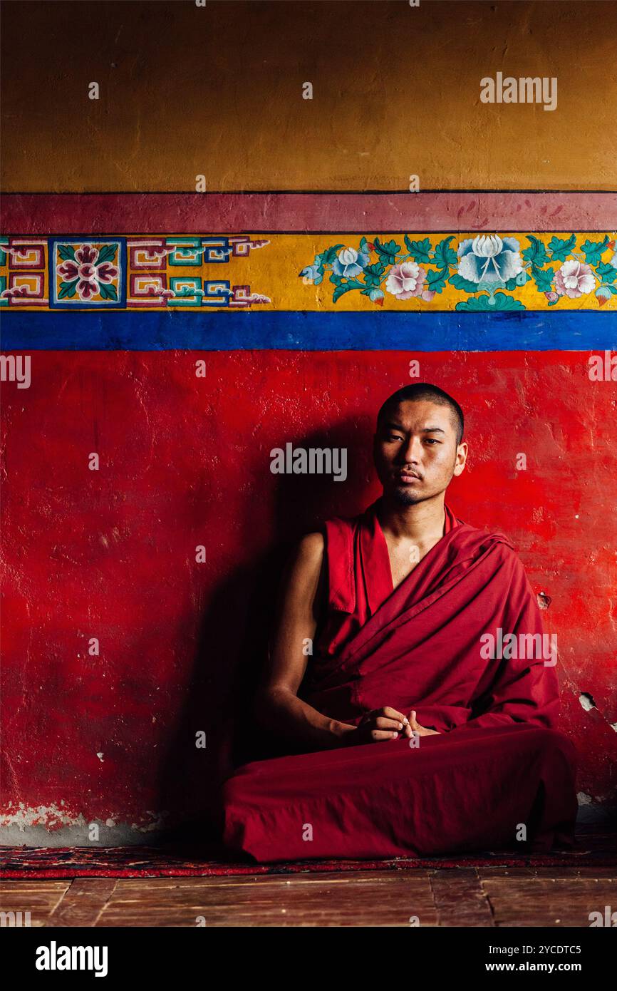 Tibetan Buddhist monk Stock Photo - Alamy