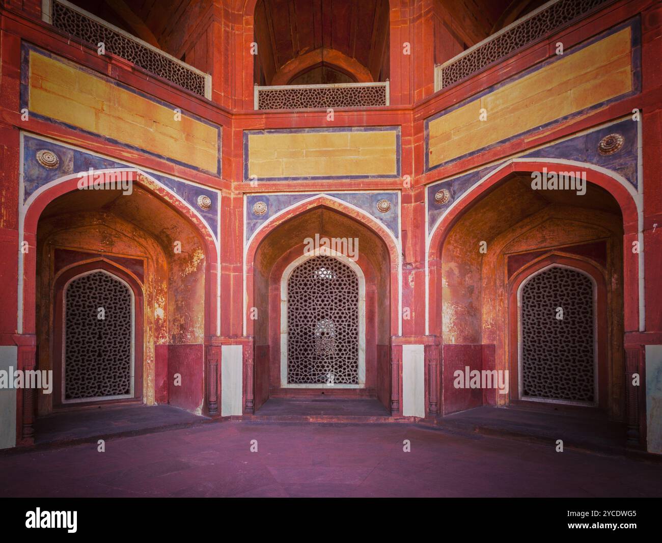 Arch with carved marble window. Mughal style Stock Photo - Alamy