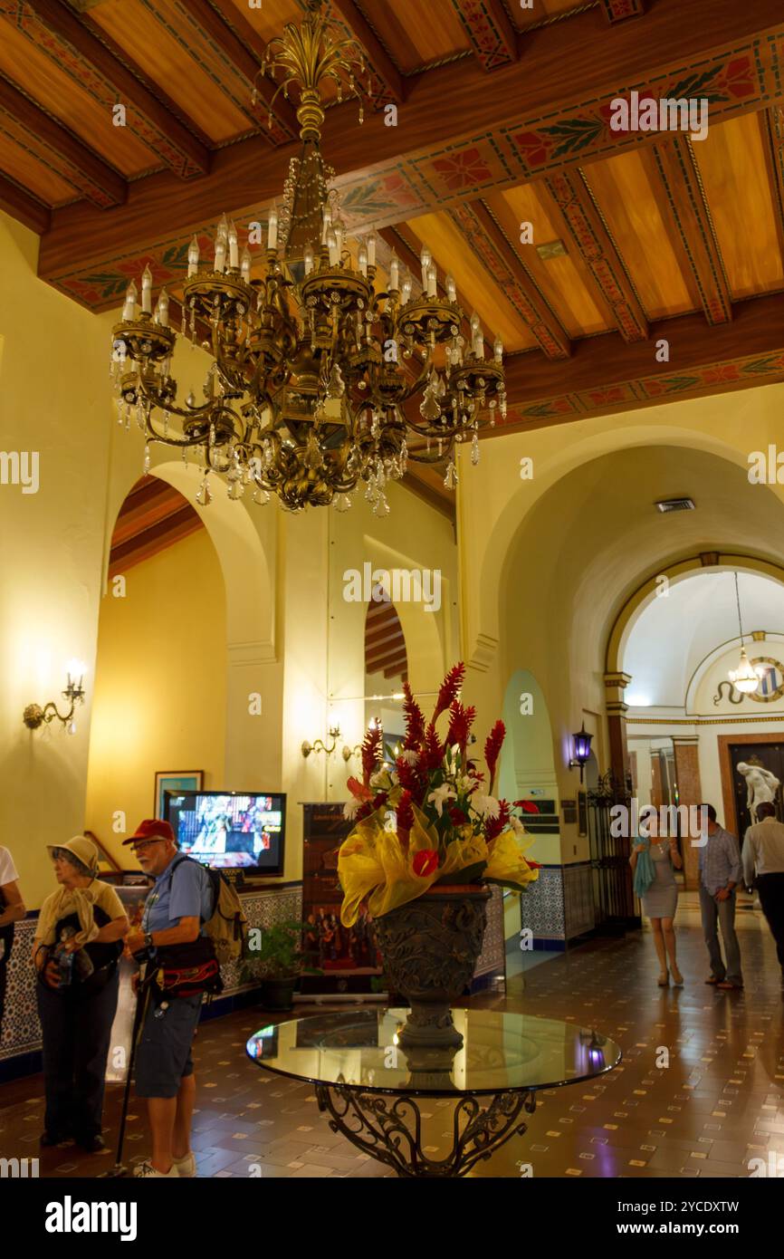 Touristis visiting Inside the main corridor of Hotel Nacional de Cuba ...
