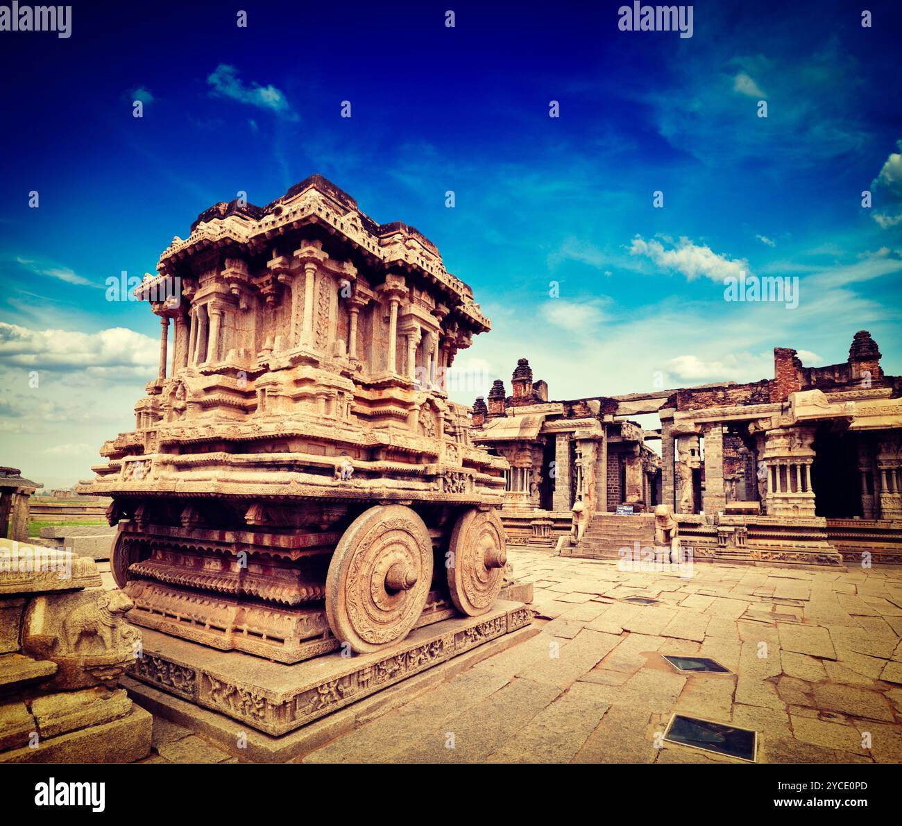 Stone chariot in Vittala temple, Hampi Stock Photo - Alamy