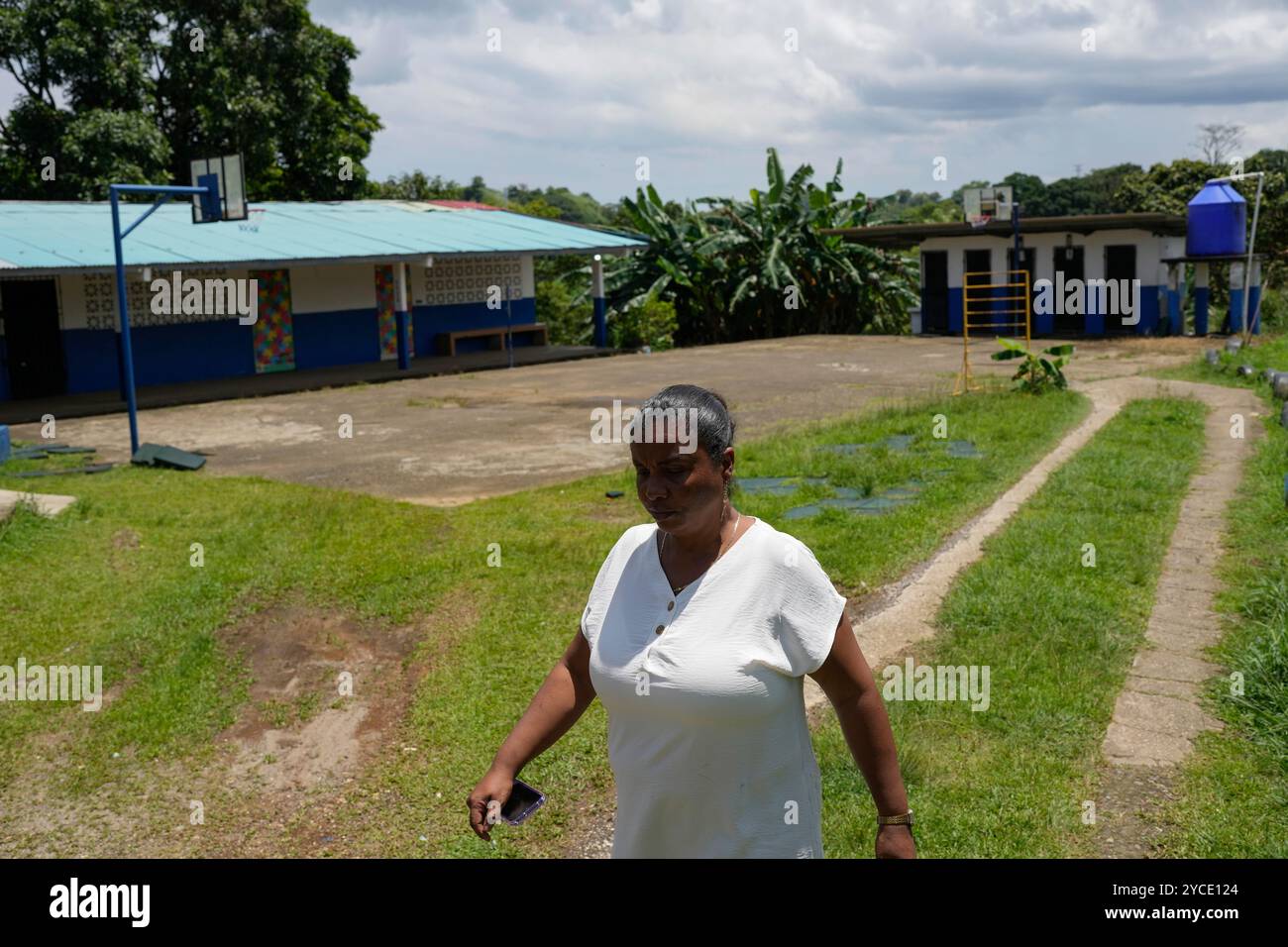 La Represa School Principal Zuleyka Ramirez walks through a yard in the ...