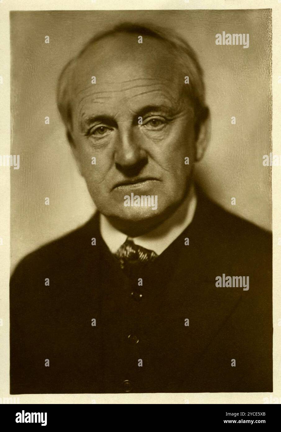 1925 , GERMANY : The german writer and dramatist GERHART HAUPTMANN ...